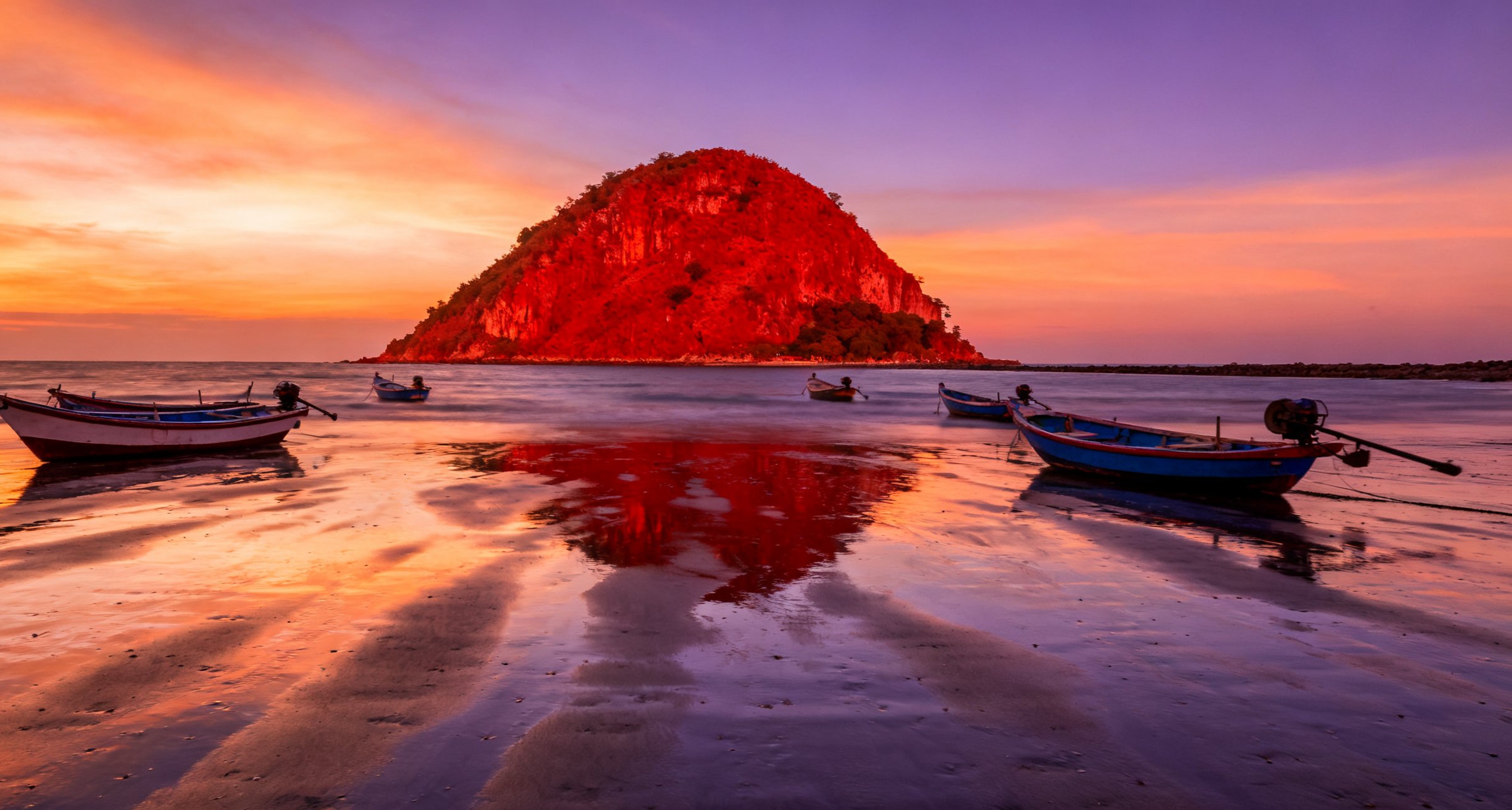 Keindahan Pantai Pulau Merah: Surga Tersembunyi Banyuwangi